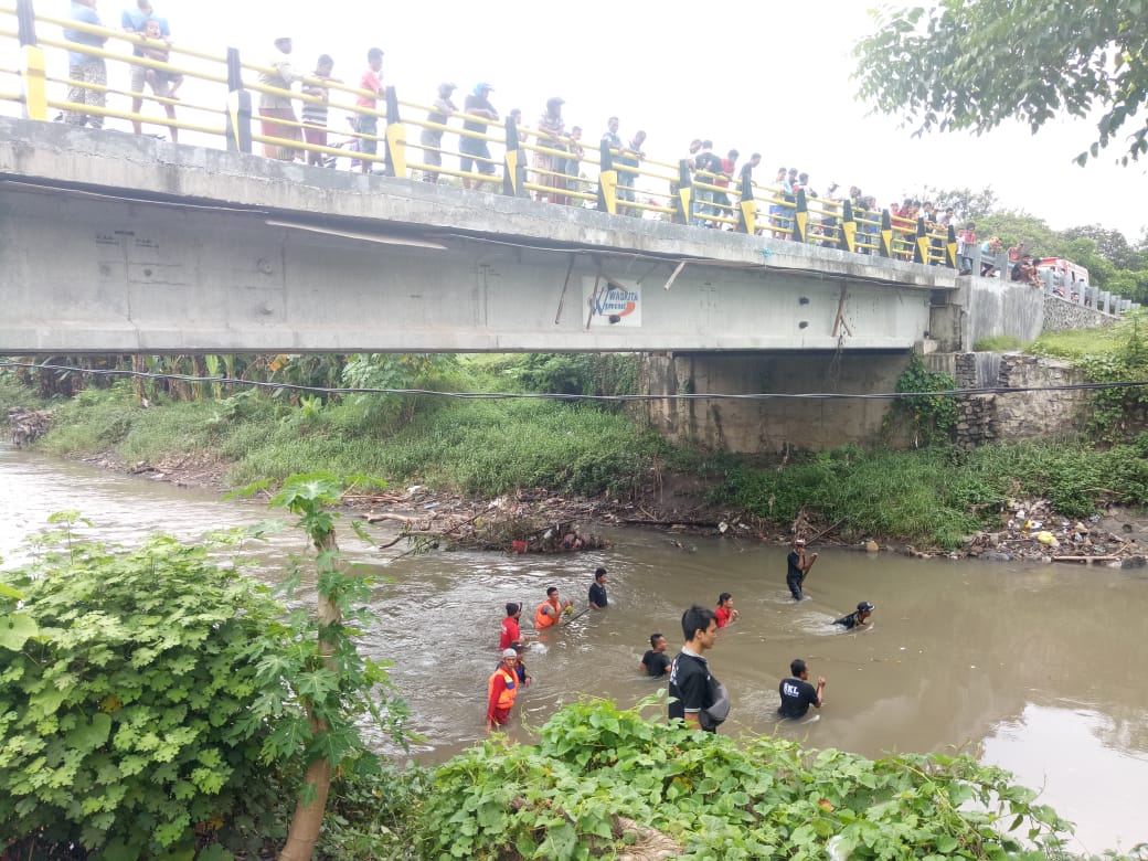 Asik Mandi di Sungai Gembong, Seorang Bocah Hilang - WartaBromo Asik Mandi di Sungai Gembong, Seorang Bocah Hilang - WartaBromo