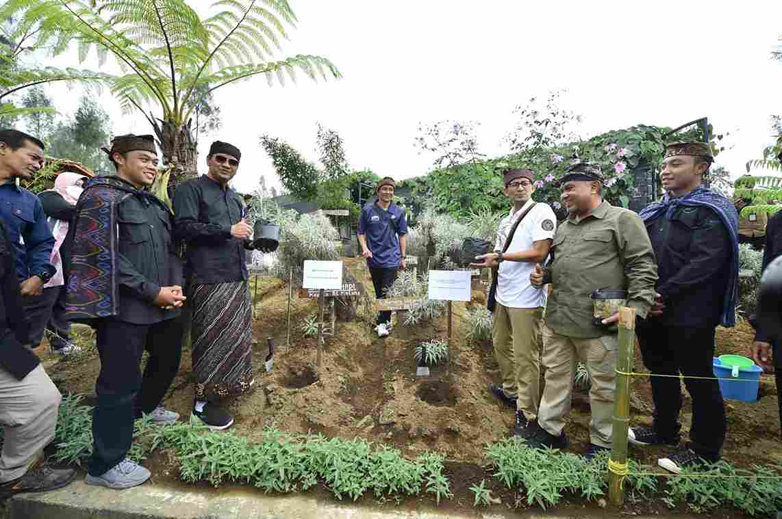 Masuk Daftar 75 Desa Wisata Terbaik, Sandiaga Kagumi Desa Edelweis Wonokitri - WartaBromo
