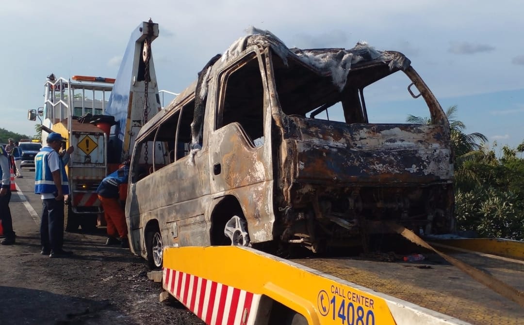 Kronologi dan Penyebab Terbakarnya Isuzu Elf di Tol Mapan - WartaBromo