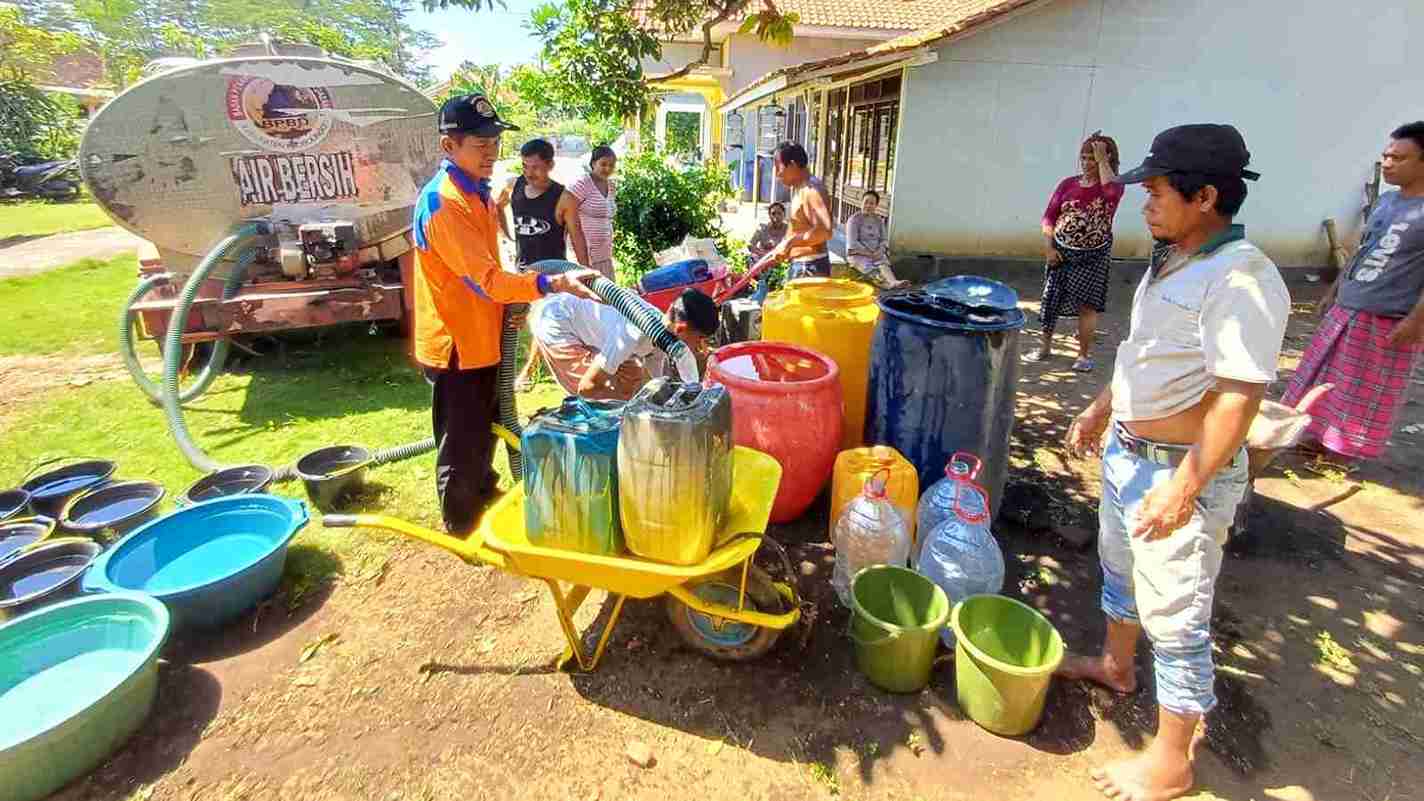Pipa Terganggu, 355 Warga Tegalsiwalan Krisis Air Bersih - WartaBromo