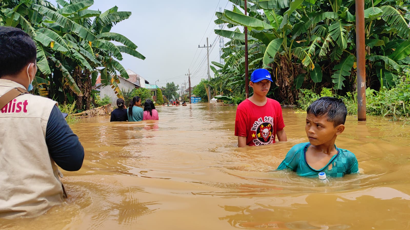 Banjir Setinggi 1 Meter Rendam Ribuan Rumah di Pasuruan - WartaBromo Banjir Setinggi 1 Meter Rendam Ribuan Rumah di Pasuruan - WartaBromo
