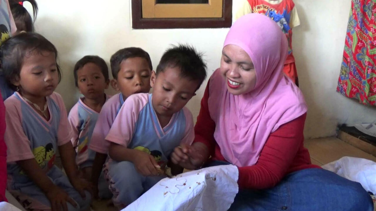Melihat Siswa Raudlatul Athfal Peringati Hari Batik - WartaBromo
