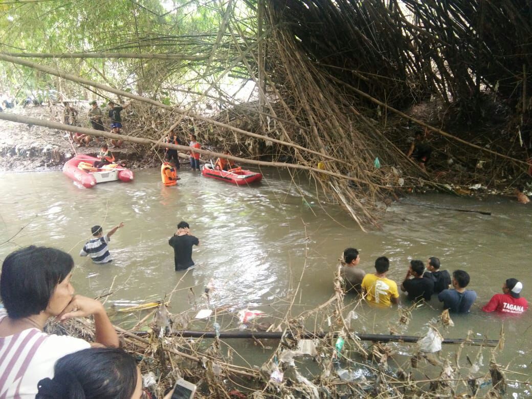 Asik Mandi di Sungai Gembong, Seorang Bocah Hilang - WartaBromo Asik Mandi di Sungai Gembong, Seorang Bocah Hilang - WartaBromo