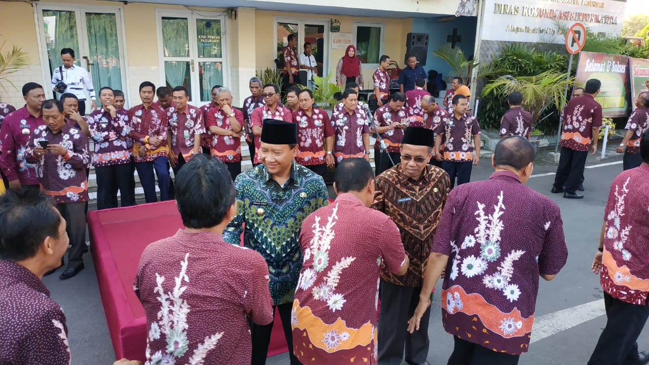 Hari Pertama Gus Irsyad-Gus Mujib Bertugas jadi Bupati-Wakil Bupati ... Hari Pertama Gus Irsyad-Gus Mujib Bertugas jadi Bupati-Wakil Bupati ...