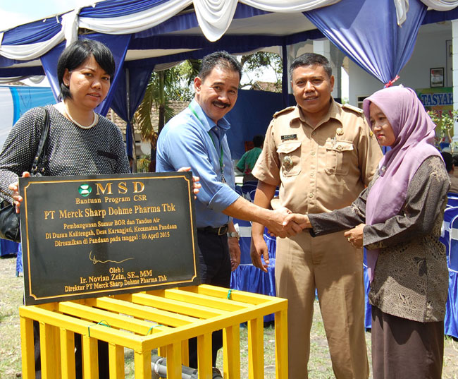 Pabrik Farmasi MSD Pandaan Bangun Tandon Air Untuk Warga - WartaBromo