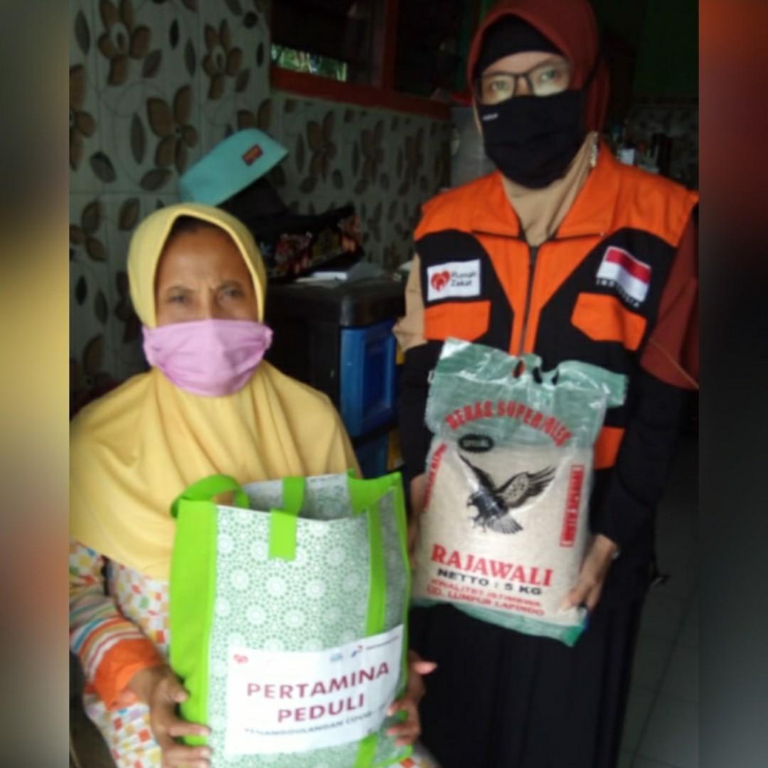 Pertagas Salurkan Bantuan 500 Paket Sembako ke Warga Terdampak Covid-19 - WartaBromo