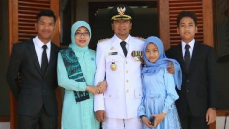 Hari ini, Gus Irsyad-Gus Mujib Dikukuhkan Sebagai Bupati-Wakil Bupati ... Hari ini, Gus Irsyad-Gus Mujib Dikukuhkan Sebagai Bupati-Wakil Bupati ...