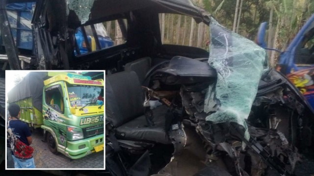 Sopir Pikap Terjepit setelah Bertabrakan dengan Truk di Jalur Lintas ...