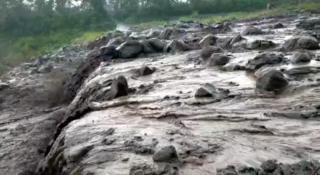 Banjir Lahar Dingin Semeru Putus Jalur Alternatif Candipuro-Pasrujambe - WartaBromo