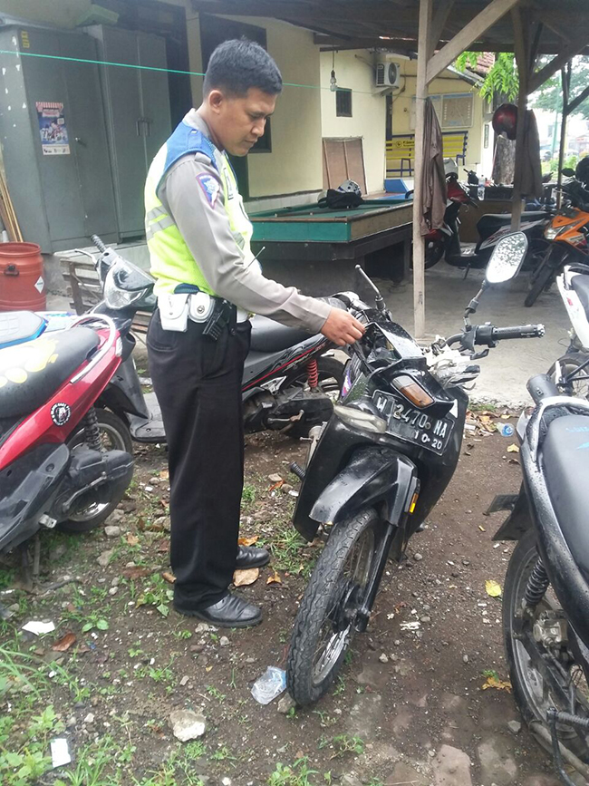 Jatuh Usai Tabrak Motor, Pengendara CB Meninggal Ditabrak Kijang ... Jatuh Usai Tabrak Motor, Pengendara CB Meninggal Ditabrak Kijang ...