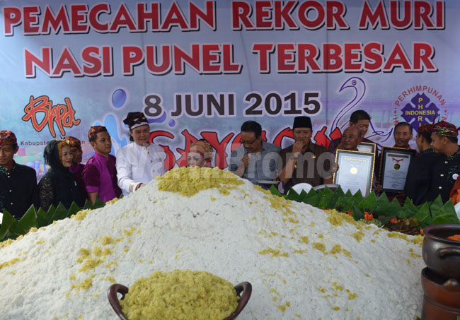 Nasi Punel Sepanjang 3, 24 Meter di Pasuruan Pecahkan Rekor MURI ...